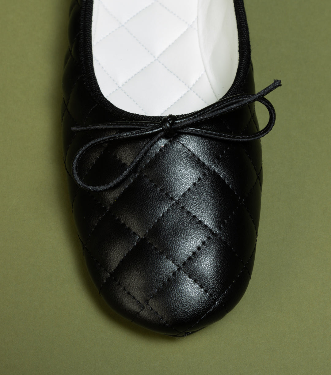 May: Chic Black Quilted Design – O2 Monde