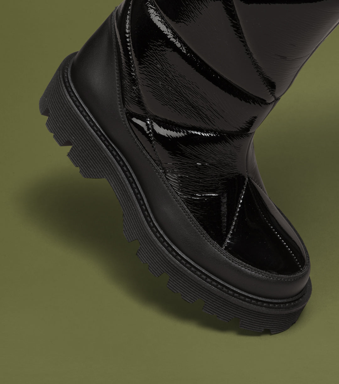 Saso: Black Puffy-Lack Vegan Pull-on Boot – Sustainable | O2 Monde